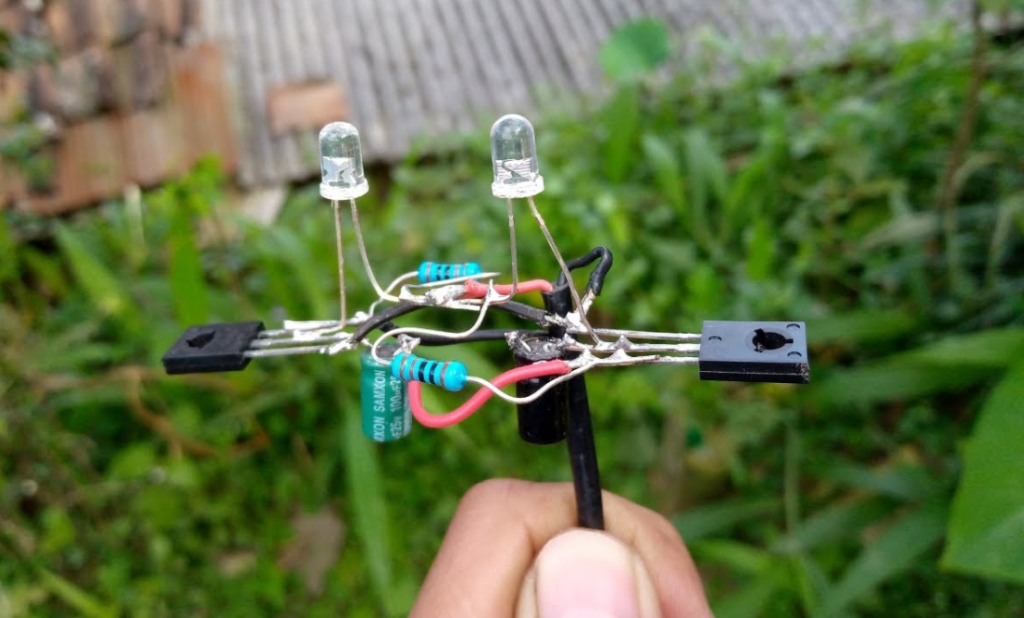 Rangkaian Lampu Flip Flop: Pengertian, Fungsi, Skema, Cara Kerja Rangkaian Lampu Flip Flop: Pengertian, Fungsi, Skema, Cara Kerja